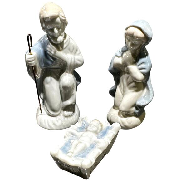 Lefton | Holiday | Lefton Japan Nativity Manger Blue White 3 Piece Set ...